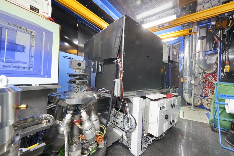 Self-diffusion in amorphous silicon / MLZ